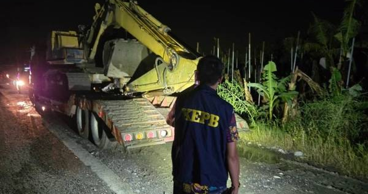 高雄美濃深夜驚見非法回填 2怪手遭扣留重罰900萬 | 社會 | CTWANT