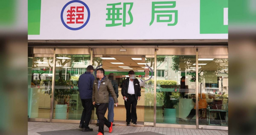 快訊／中華郵政驚傳大當機 ATM扣款沒吐鈔！民眾傻眼 | 生活 | CTWANT