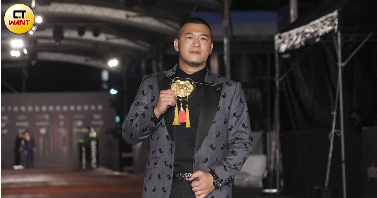 金鐘57／草爺戴2萬金牌走紅毯 緊張失眠喊話想奪金 | 娛樂 | CTWANT