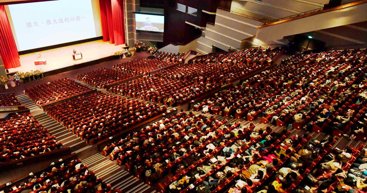 「正能量新書」空降排行榜冠軍 3000人潮擠爆！期盼趕走陰霾 | 生活 | CTWANT