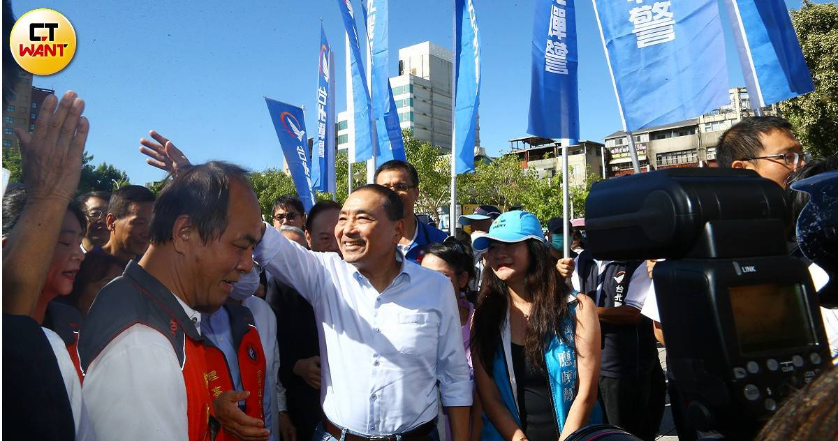 赴龍山寺參拜 侯：新北有事、還是侯友宜的事 | 政治 | CTWANT