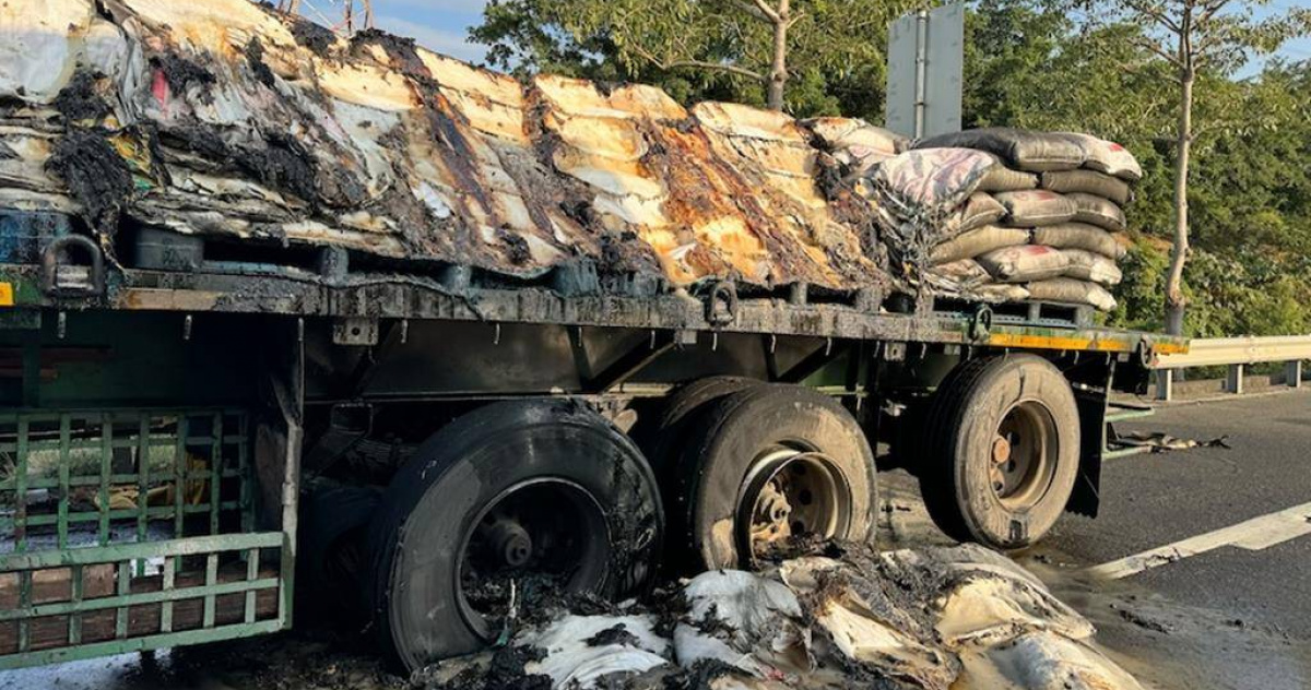空氣中瀰漫一絲甜味！國1楠梓段驚見火燒車 載運白砂糖全數燃燒 | 社會 | CTWANT
