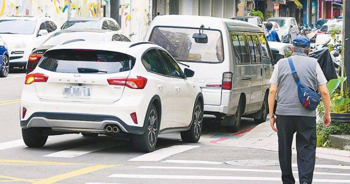 未禮讓行人挨罰2000元 駕駛喊冤：先進國家沒在算3個枕木紋 | 社會 | CTWANT