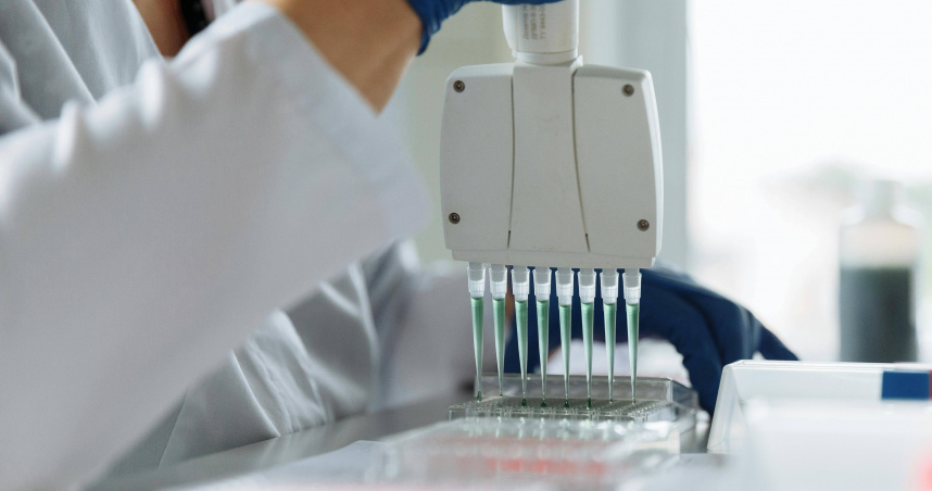 從小和爸爸疏遠！她好奇父系血統狂測DNA 意外發現暗戀對象竟是三堂姊 | 國際 | CTWANT