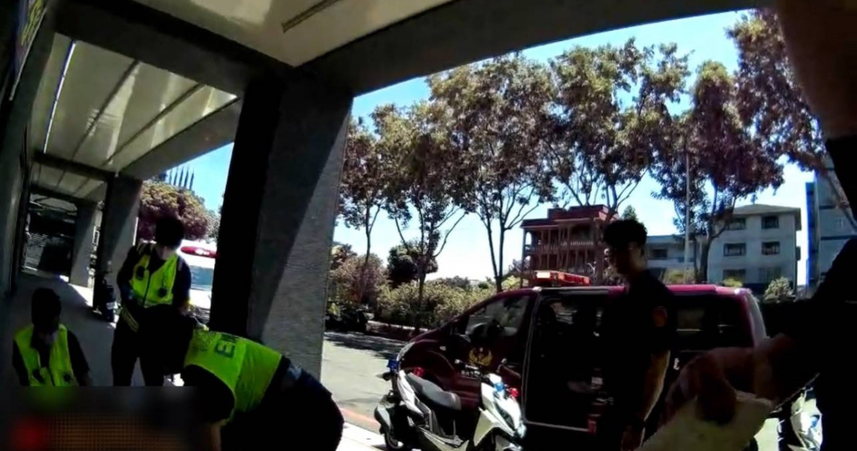 超商常客進廁所許久沒出來 破門驚見「失去呼吸心跳」警狂壓CPR搶命成功 | 社會 | CTWANT