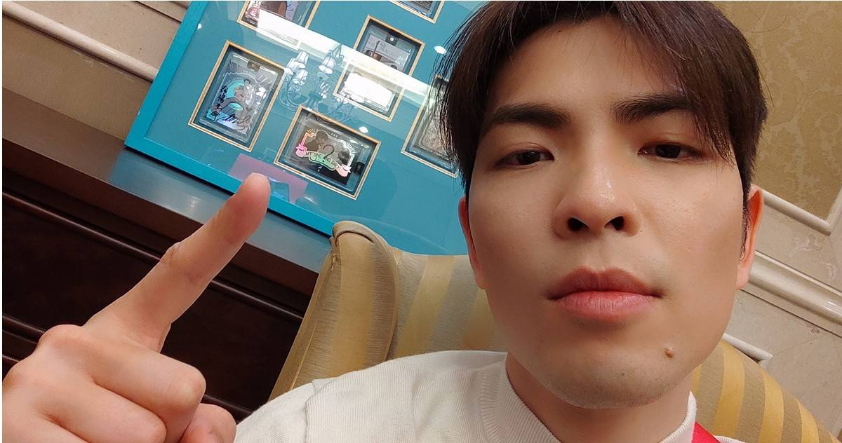 蕭敬騰直播與粉絲互動 「招牌痣」竟被認成「大痘痘」 | 娛樂 | CTWANT