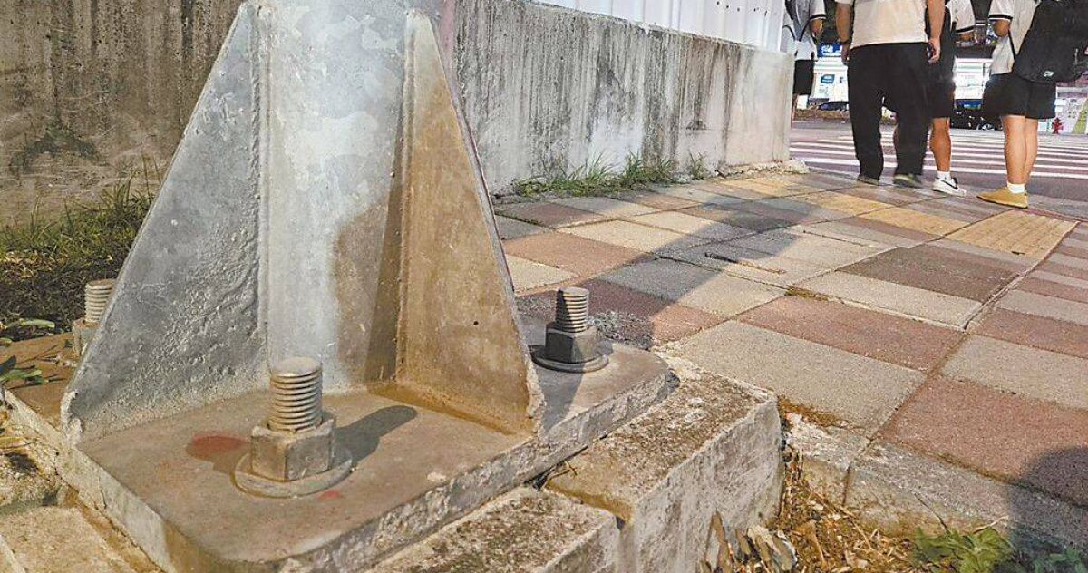 跌倒即重傷！民怨路燈螺栓凸出如地雷 立委促中央統一規範止血 | 生活 | CTWANT