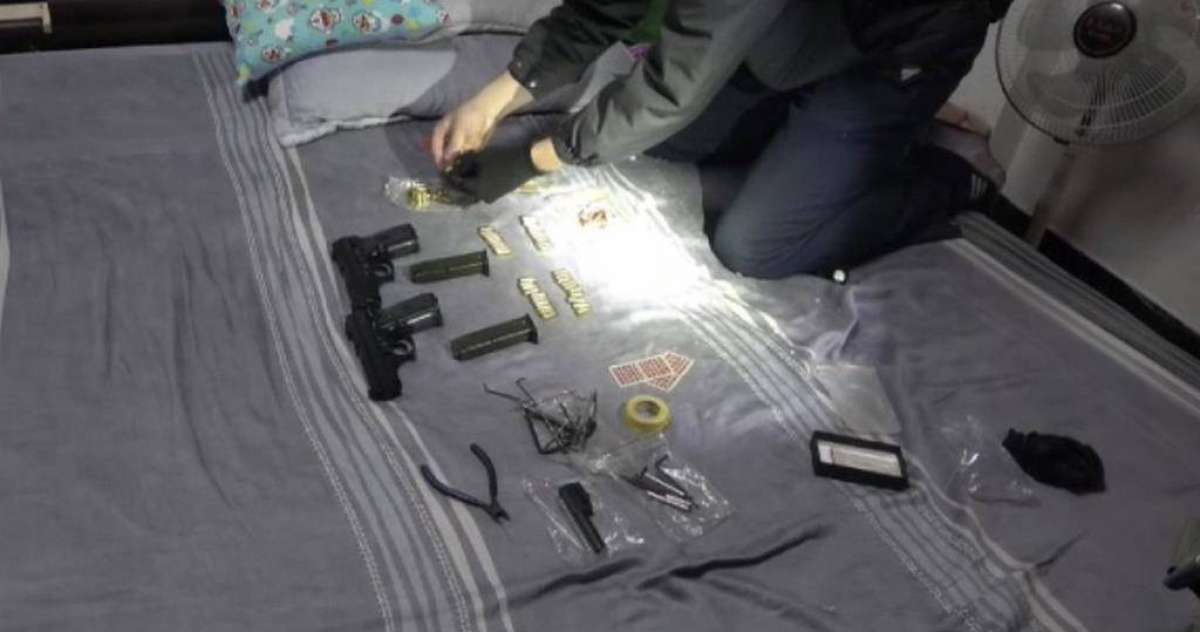 「槍械DIY達人」高雄男遭逮捕！ 改造槍械藏床頭櫃 | 社會 | CTWANT