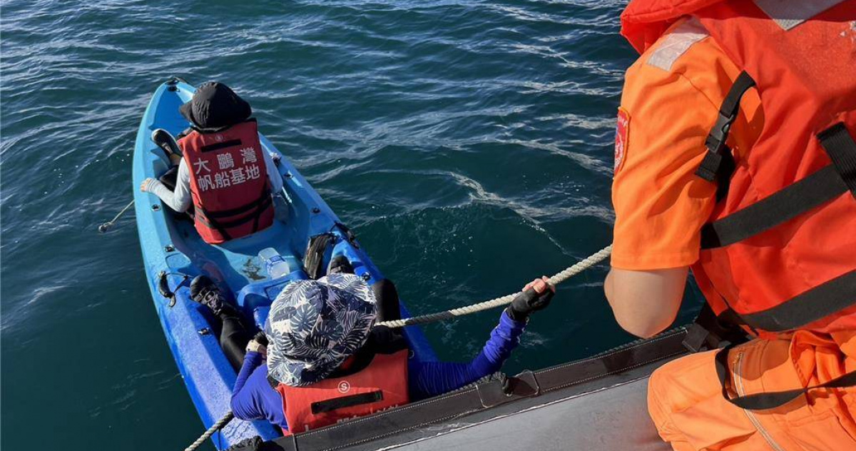 120好手挑戰獨木舟橫渡小琉球 36人體力透支被海巡救起 | 社會 | CTWANT