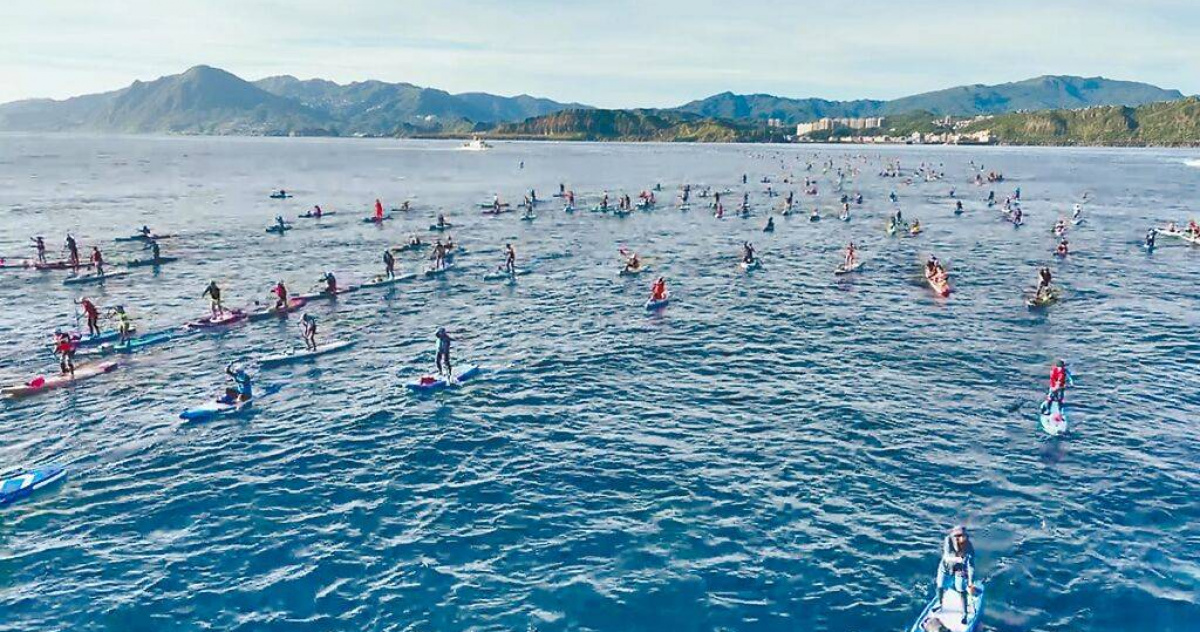 300人立槳橫渡基隆嶼 划4小時完成壯舉 | 社會 | CTWANT