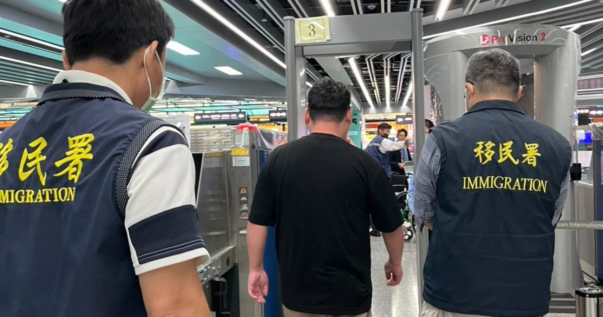 2日籍男西門町揮五星旗！拍片喊「台灣是中國的」 今遭驅逐出境 | 社會 | CTWANT