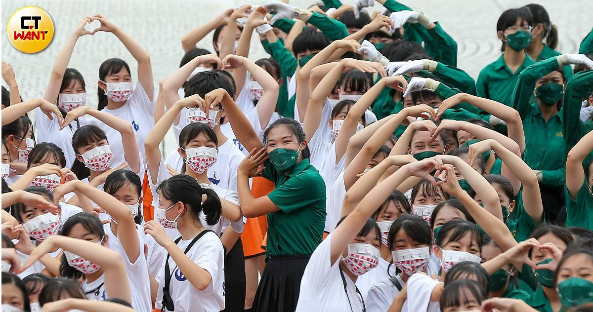 橘色惡魔、曉明女中、北一女 青春洋溢 亮麗演出 | 生活 | CTWANT