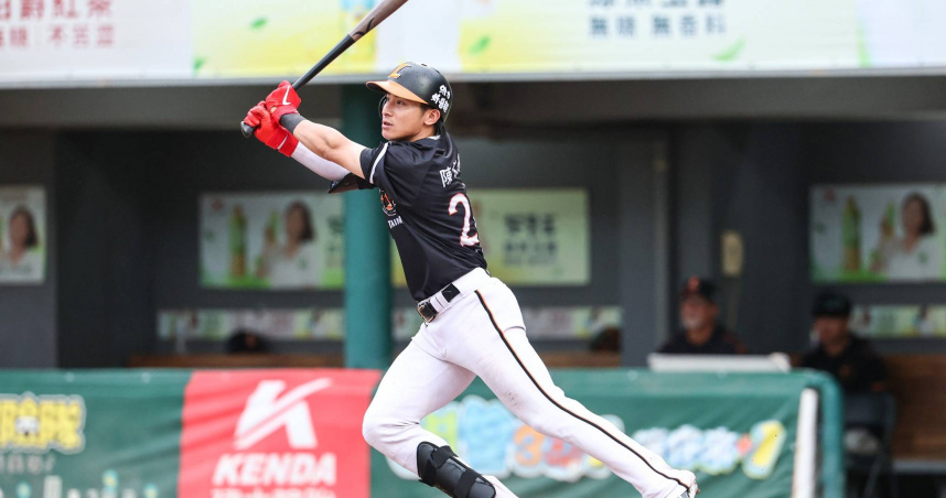 季中赴MLB開球遭批「爭冠期間隊長落跑」 陳傑憲深夜曬操偶圖發聲 | 生活 | CTWANT