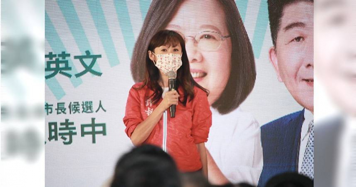 許淑華掃街碰見路人面朝地跌倒 溫暖舉動7旬老翁超感動 | 政治 | CTWANT