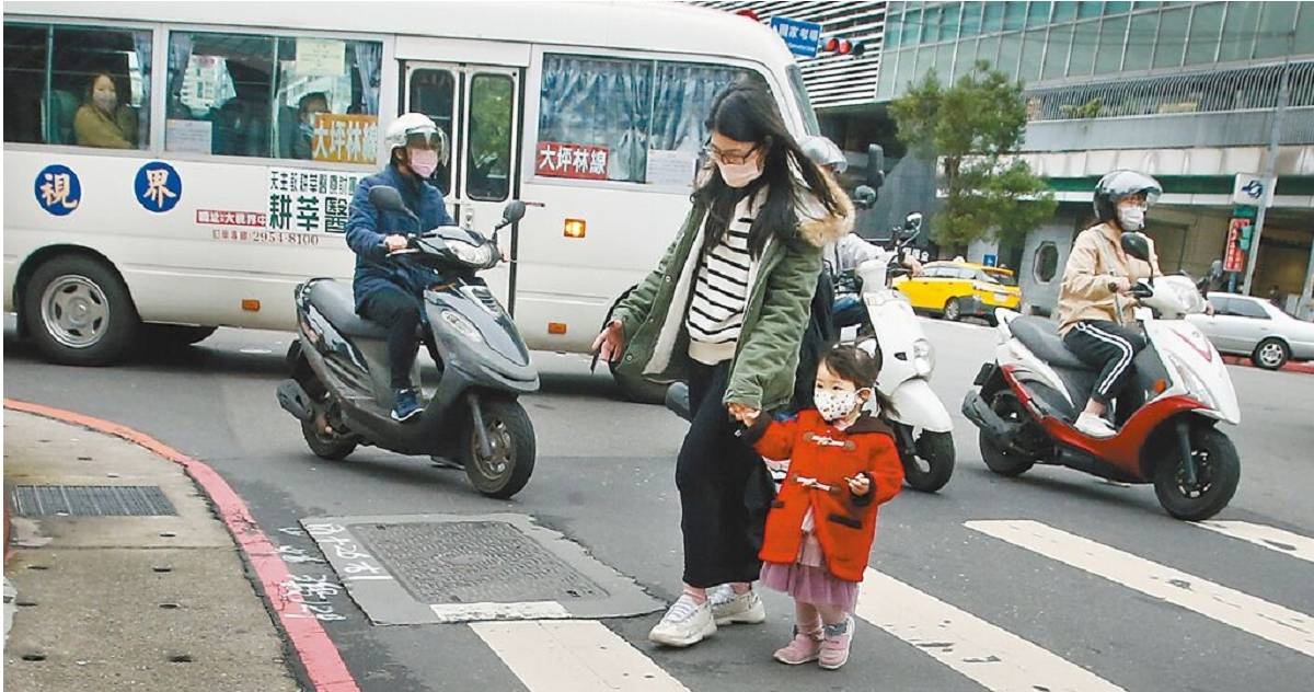 汽車「不讓行人」擬罰3600元！交通部：最快第2季上路 | 生活 | CTWANT