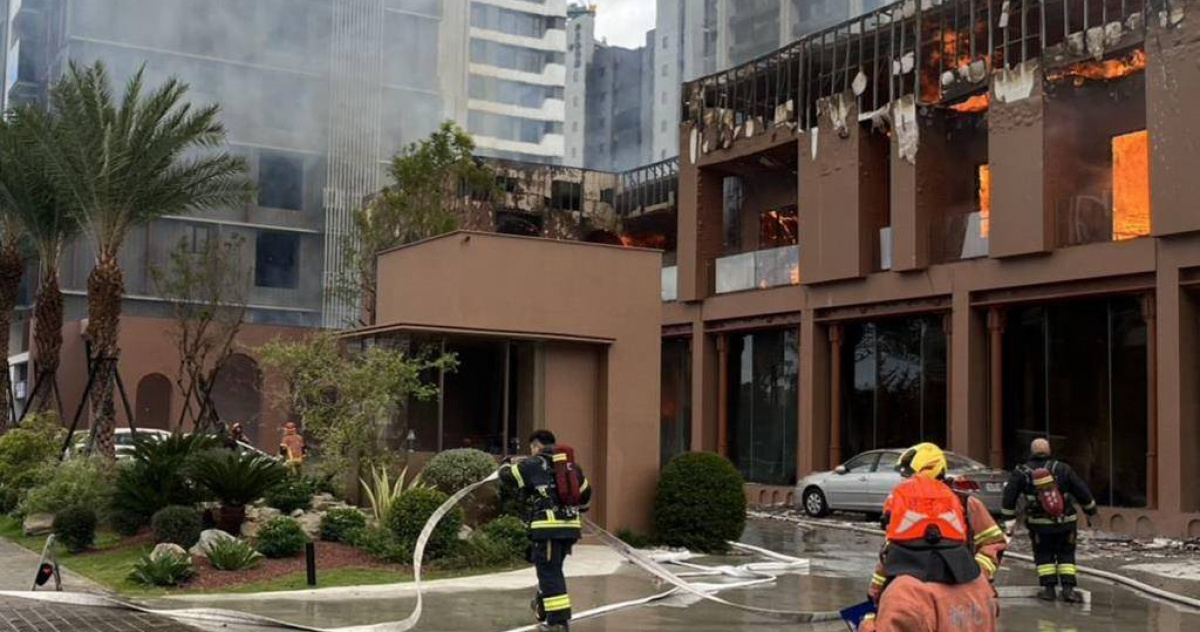 原定明天開案！新店指標型建案樣品屋大火 接待中心慘遭「燒了了」 | 社會 | CTWANT