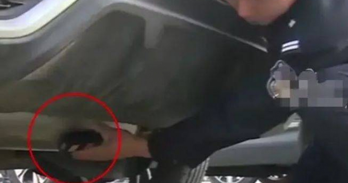 警車底盤驚見「神秘黑盒」！貨運公司女老闆遭逮 真相曝光全網傻眼 | 國際 | CTWANT