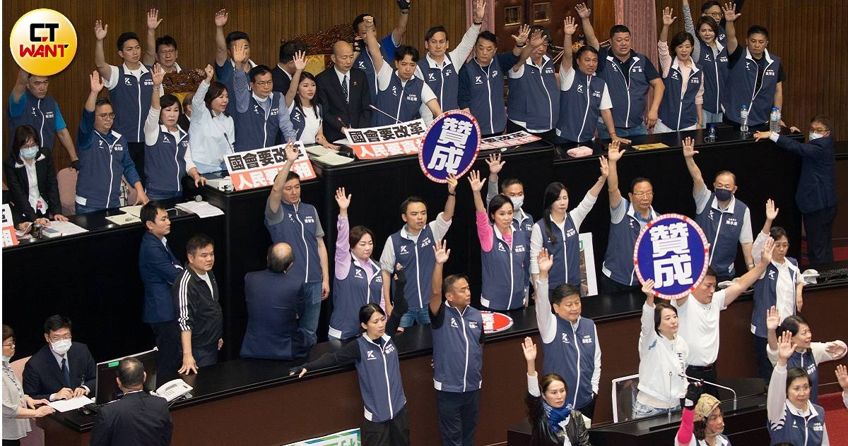 瞎爆！立院「舉手投票」亂象多 108位立委投出110票 | 政治 | CTWANT