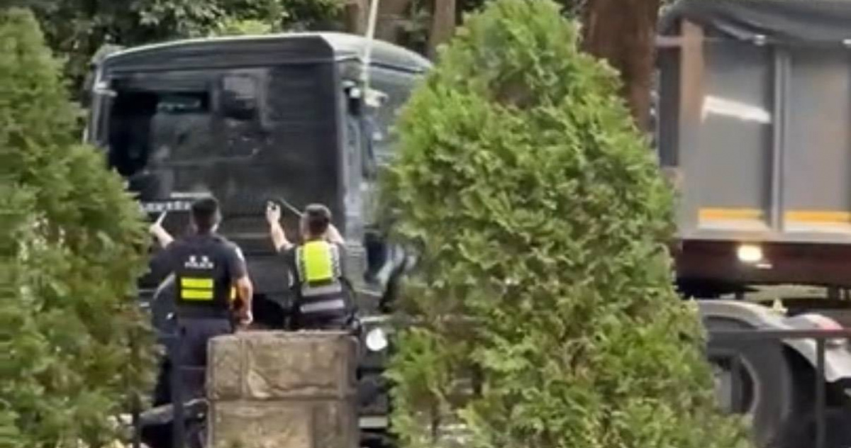 假配合真落跑！聯結車違規拒檢逃逸 警拔槍喝止險遭撞 | 社會 | CTWANT