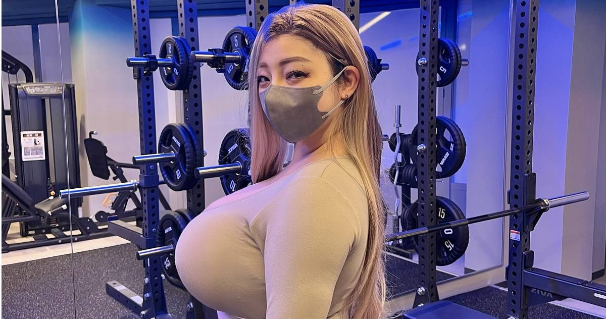 不怕罵聲！日本K奶健身教練又出新招 男人練腹肌臉緊貼蜜桃 | 國際 | CTWANT