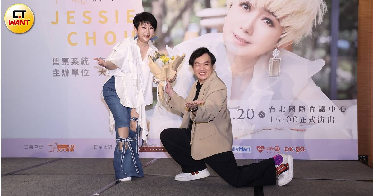 康康單膝下跪玉女歌手 開心大呼：我重生了 | 娛樂 | CTWANT